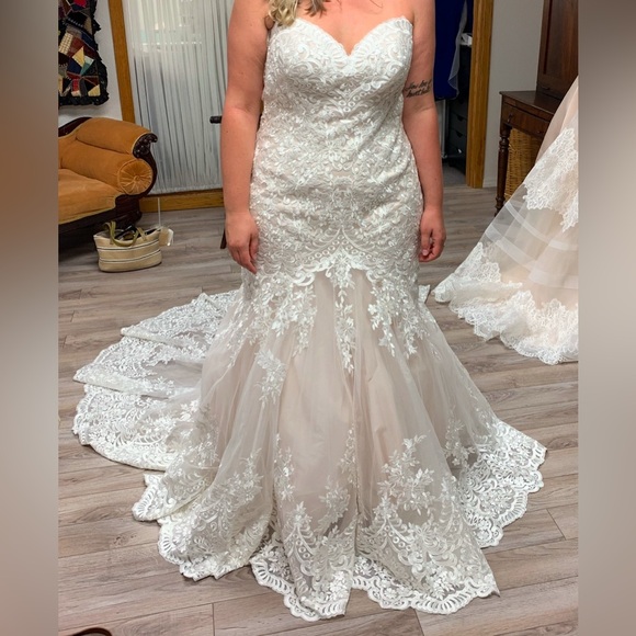 Allure Bridals | Dresses | Allure Bridals White Lace Wedding Dress ...
